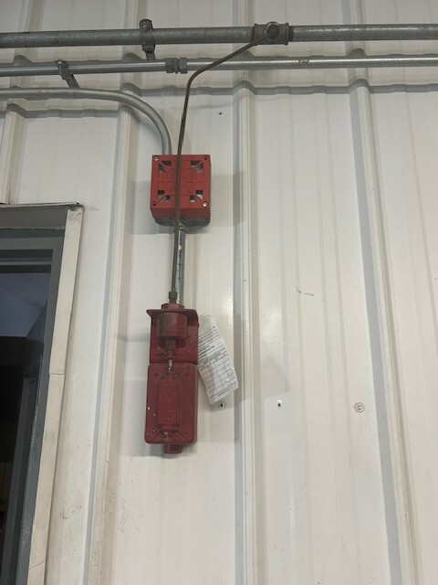 Kidde 75# CO2 Tanks and Badger DC-150 Dry Chemical Cylinder Suppression ...