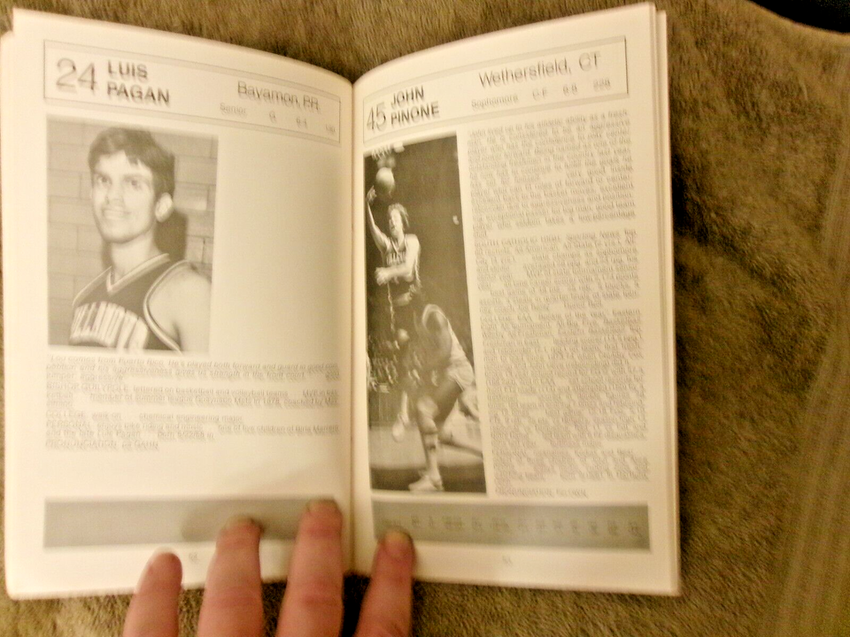 1980-81 VILLANOVA BASKETBALL MEDIA GUIDE Yearbook 1981 JOHN PINONE ...