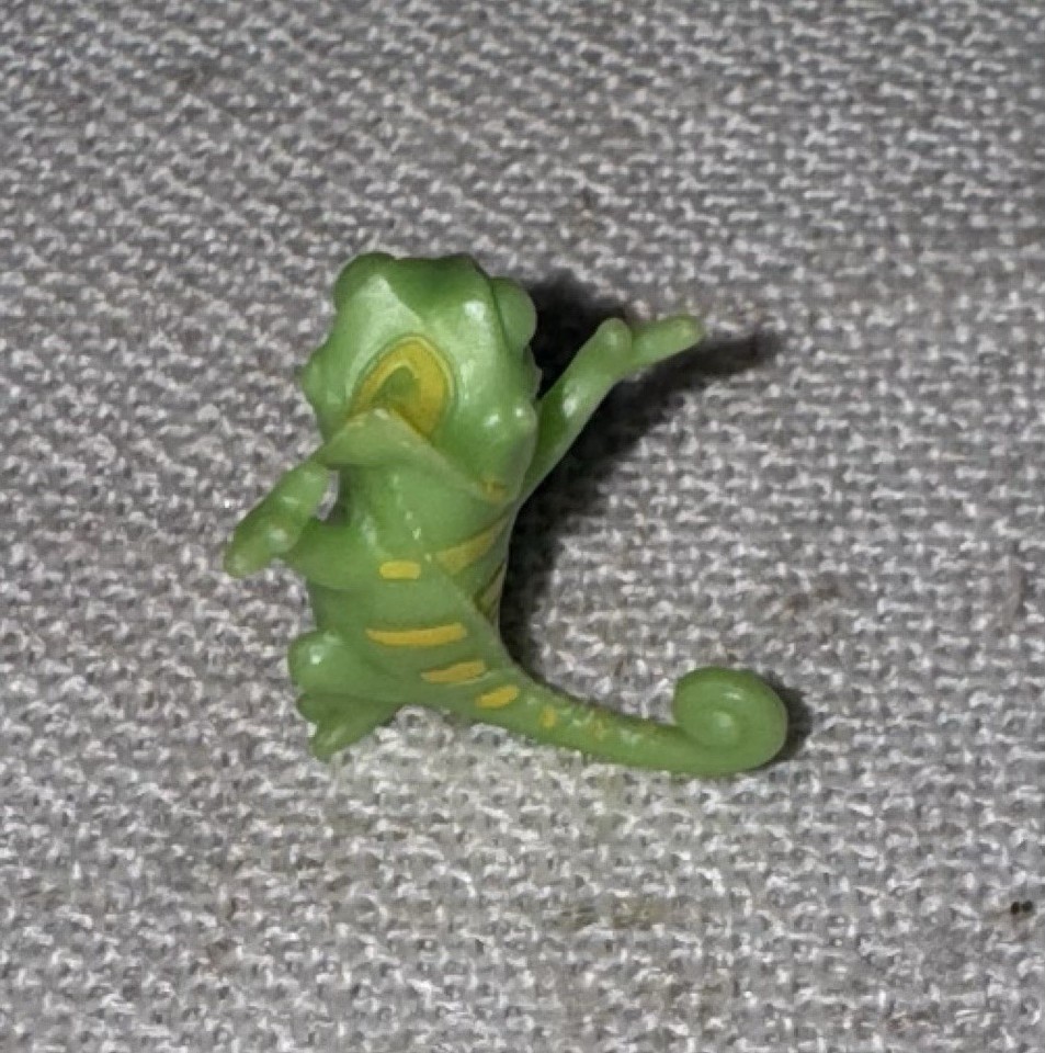 HTF Disney Pascal Chameleon Plastic Miniature Tiny Figurine Tangled ...