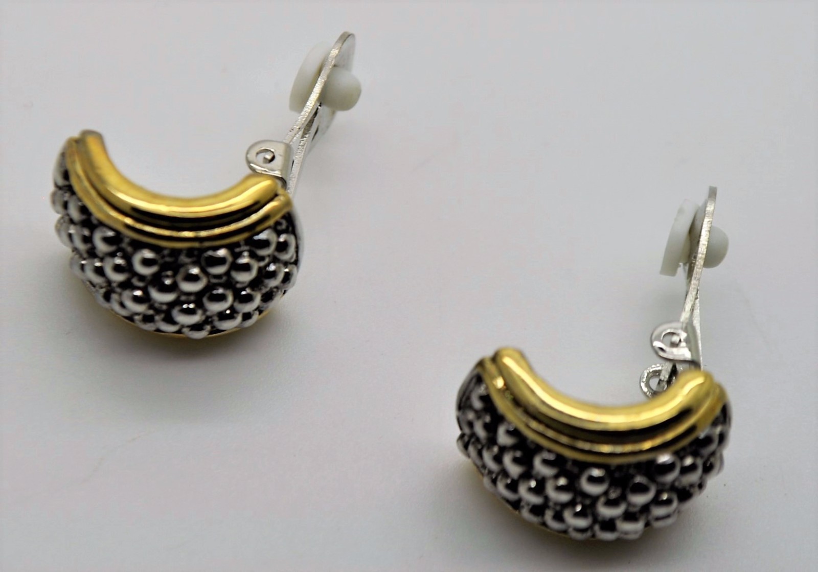 A-06 CLASSIC Design Style Silver Dots Texture hoop Two tone Clip ...