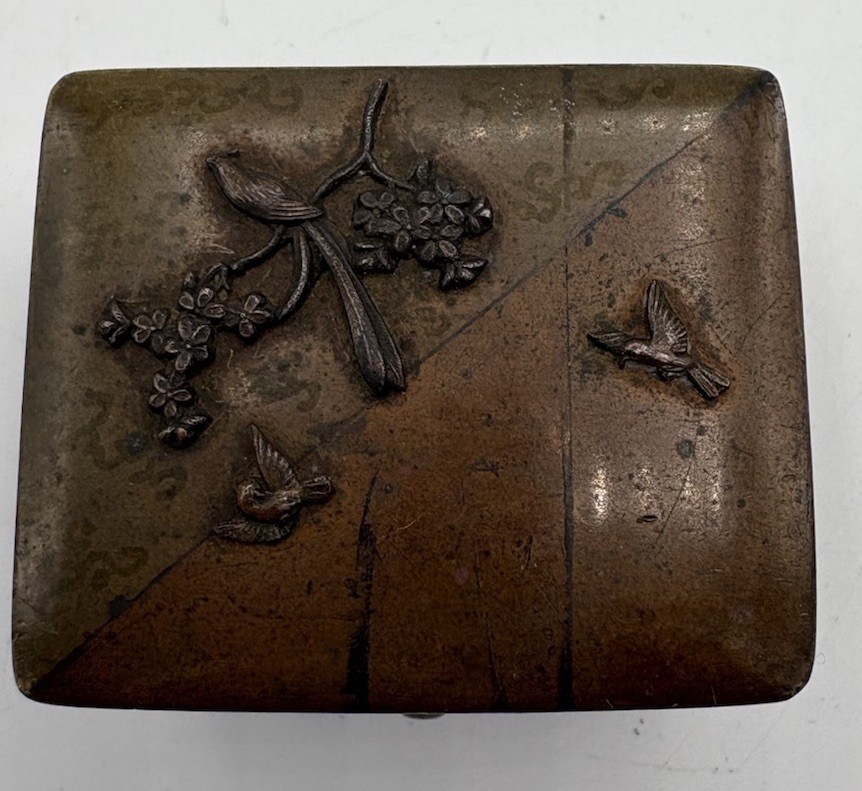 ANTIQUE JAPANESE MIXED METAL COPPER BRASS PILL SNUFF BOX MEIJI PERIOD ...