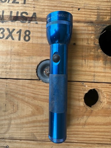 MagLite Blue 2 D Cell LED Flashlight with/Extra Bulb 10" Ontario ...