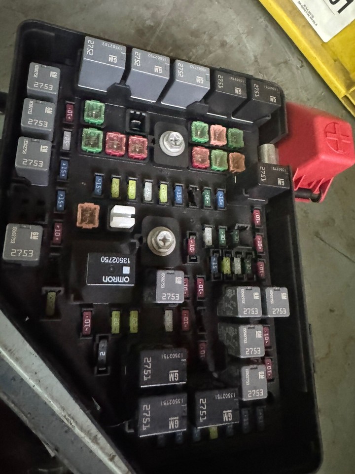 2008-2016 GMC Acadia Buick Enclave Wiring Junction Block OEM 20972849 ...