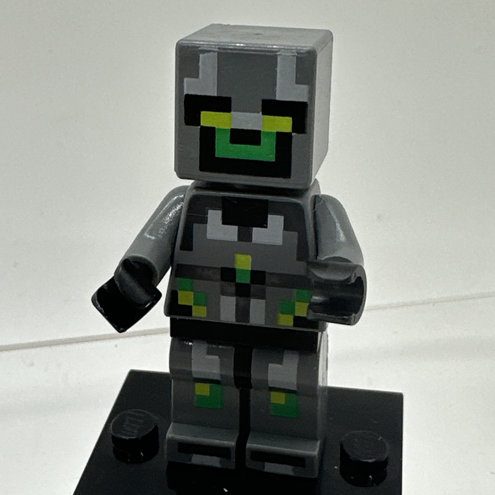 LEGO Minecraft Skull Arena Player 1 Minifigure Bow Skull Arena 21145 ...