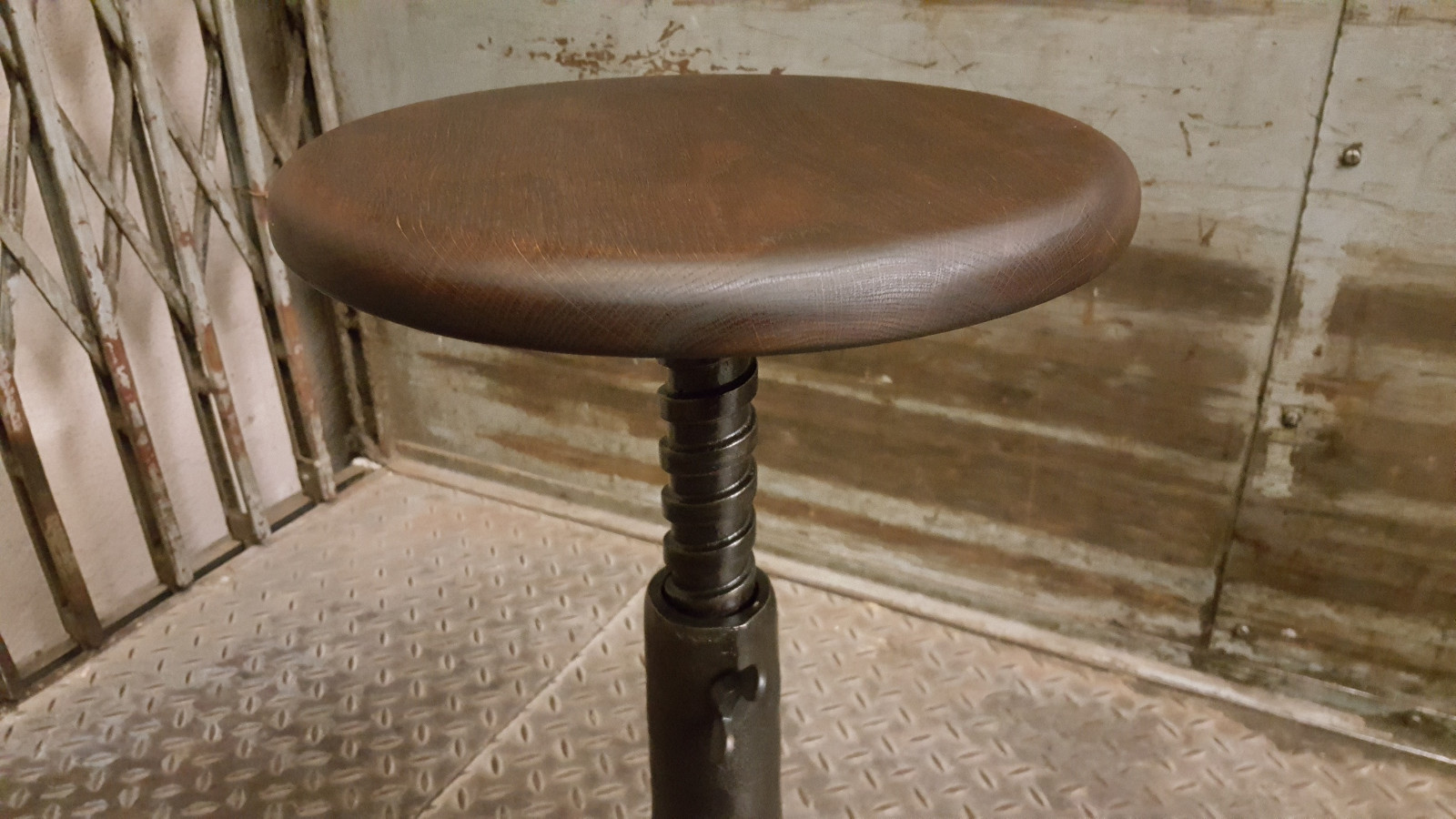 Singer Werkstatt - Industrie - Hocker / Stuhl Industrial Design - Rowac ...