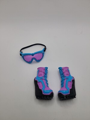 Monster High Abbey Bomniable Snowboarding Fashion Set Shoes And Goggles ...