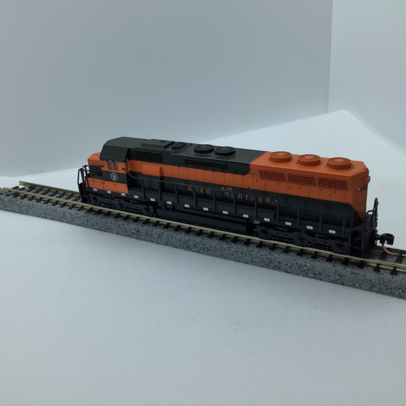 Kato N Scale SD45 Great Northern Rd. # 415 w/MT Couplers. | eBay