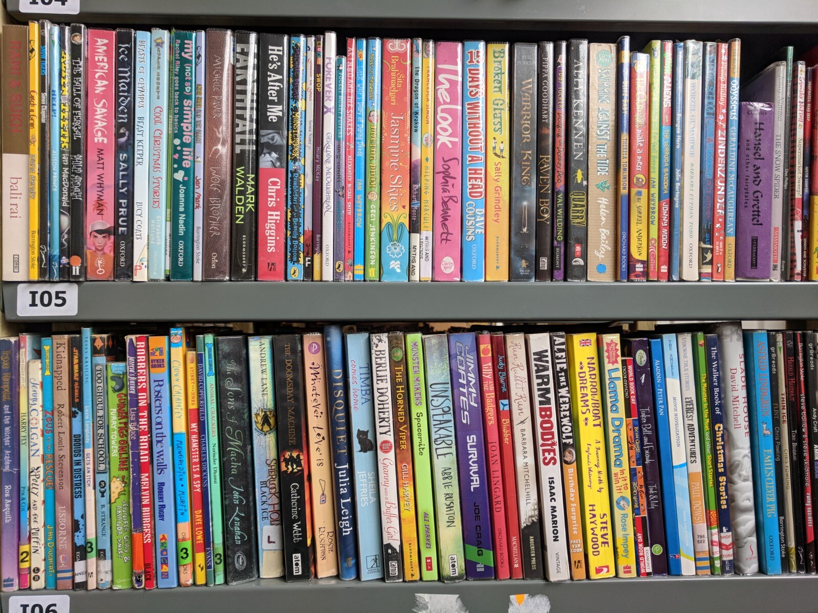Children's Reading Books (Fiction): job lot box of approximately 100 ...