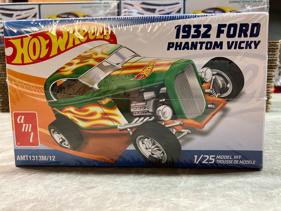 AMT 1/25 scale 1932 Ford Phantom Vicky model car kit - Hot Wheels | eBay