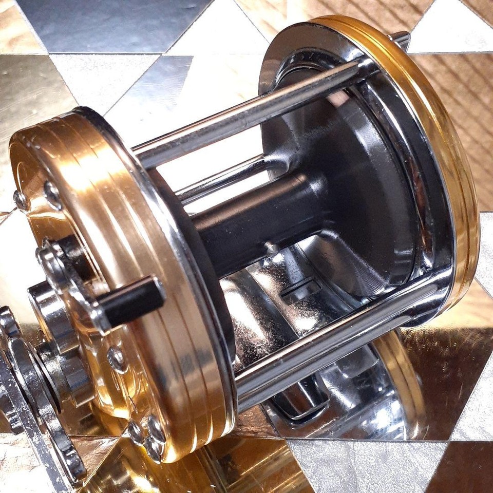 Daiwa Sealine 300 Vintage Baitcasting Reel Excellent Condition Fishing ...