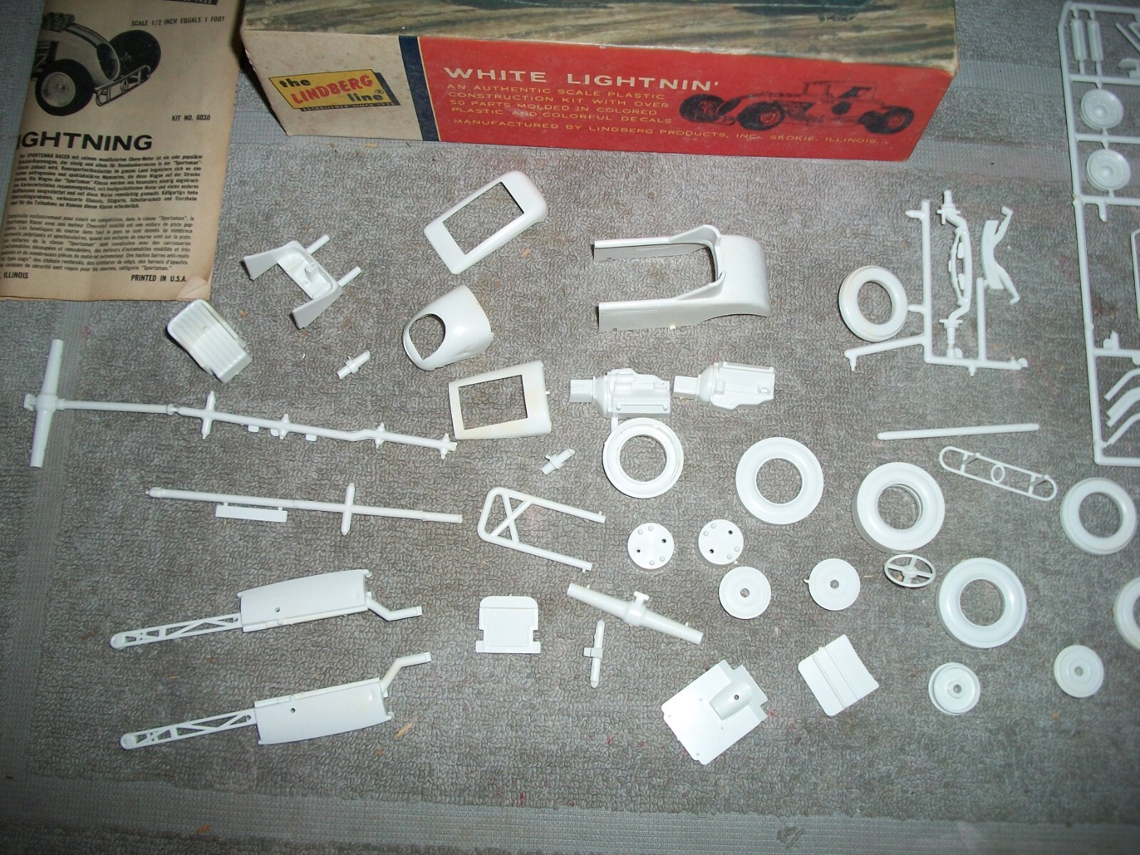 LINDBERG 1/24 WHITE LIGHTNING RACE CAR PLASTIC MODEL CAR KIT | eBay