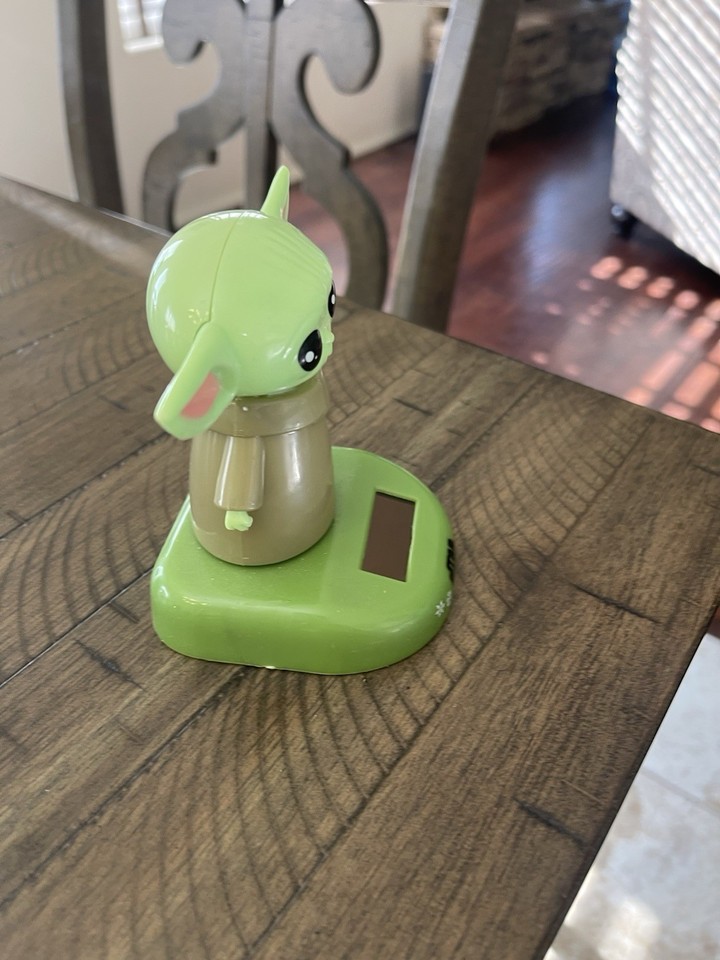 Star Wars Mandolorian Baby Yoda Bobblehead Solar Powered Disney Holiday ...