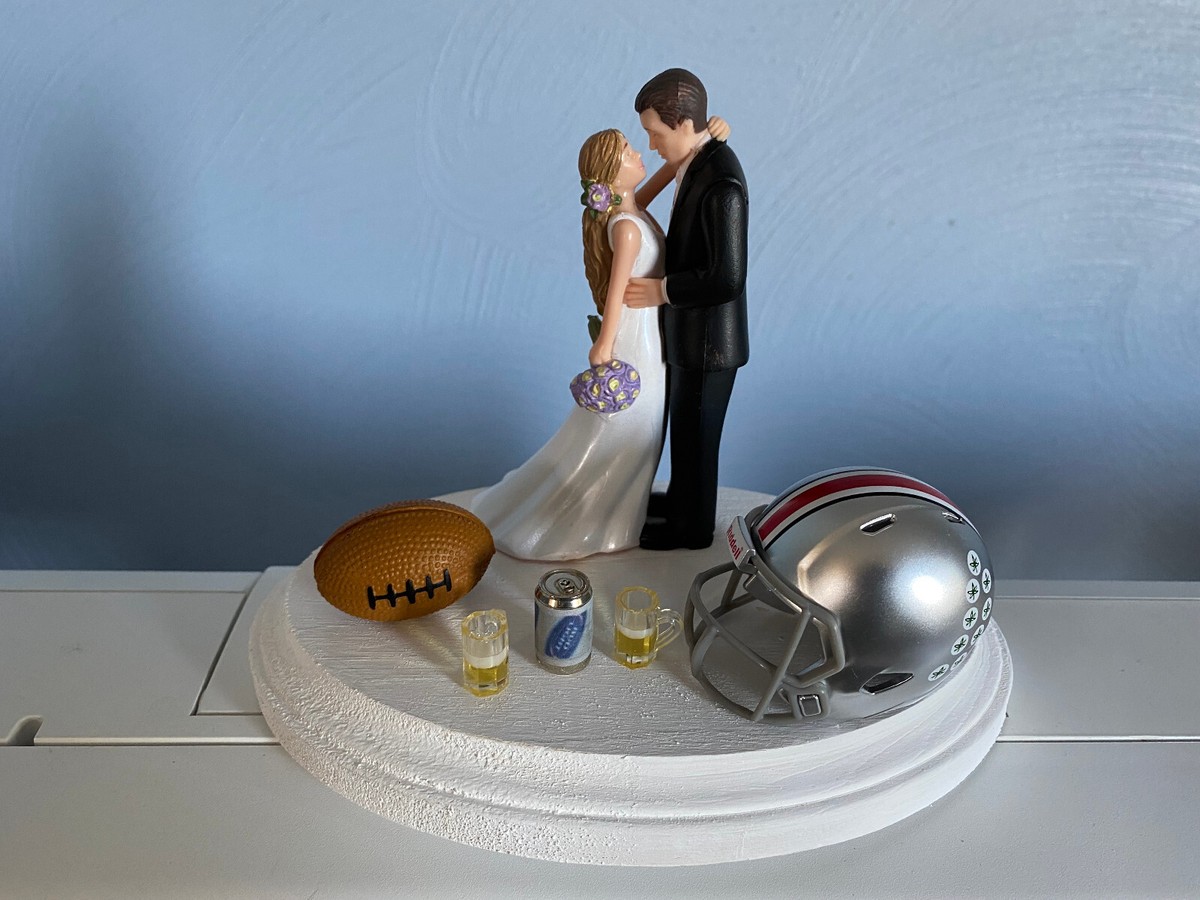 Wedding cake for bride and groom only | Beachweddingtips.com