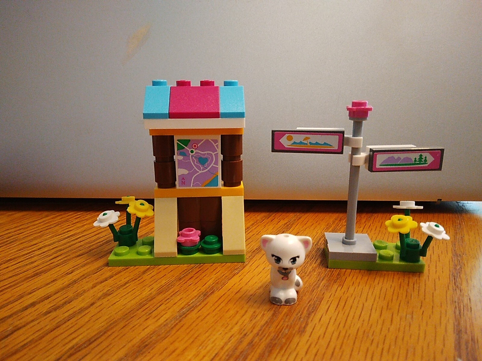 41013 LEGO Complete Friends Emma's Sports Car 100% Complete w/minifig ...