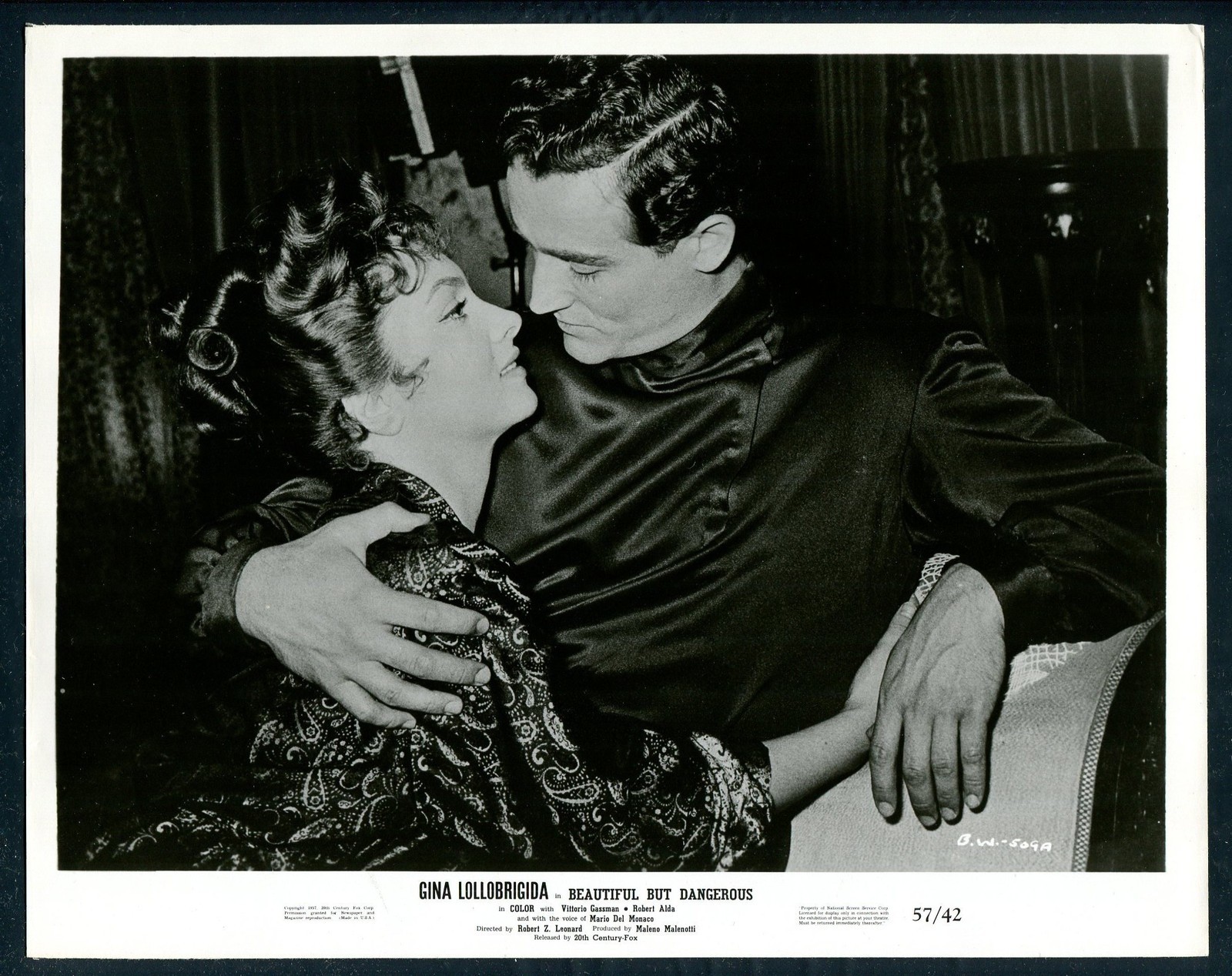 GINA LOLLOBRIGIDA VITTORIO GASSMAN in Beautiful But Dangerous '57 HAND ...
