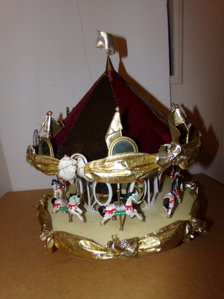 LARGE MUSICAL CAROUSEL MUSICAL ELECTRIC WORKS LIGHTS UP GOES ROUND ...