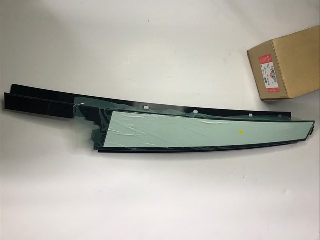 Genuine Land Rover Discovery Sport 15 RH Front Door Pillar Finisher ...