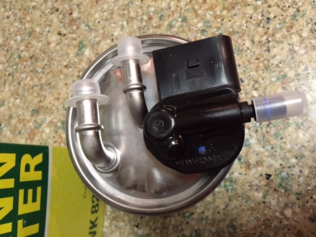 Mercedes Benz Diesel Fuel Filter 5 Pin Connector OEM MANN WK 820/15 A ...