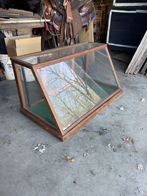 Display Cases - Slant Front