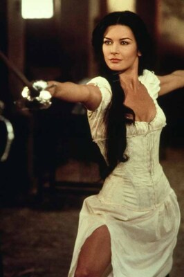 The Mask of Zorro 1998 Catherine Zeta-Jones Elena Montero sword fight ...