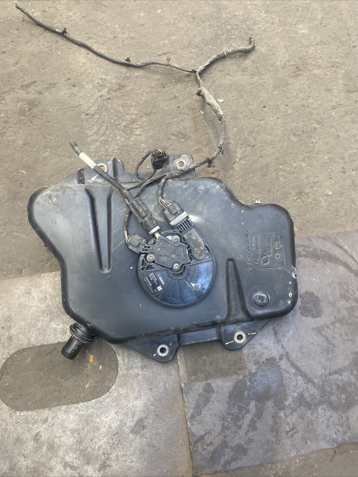 2015 - 2021 MERCEDES VITO W447 DIESEL 2.1 ADBLUE TANK + PUMP COMPLETE ...