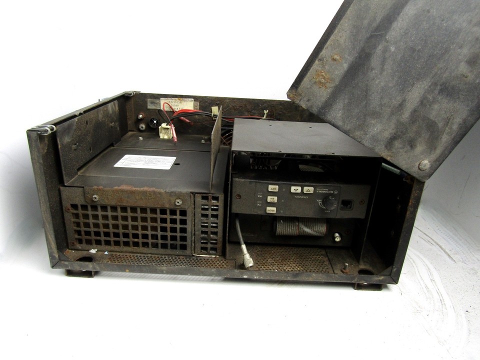 Motorola Radius GR500 Mounted Repeater Station with Radius R1225 UHF ...