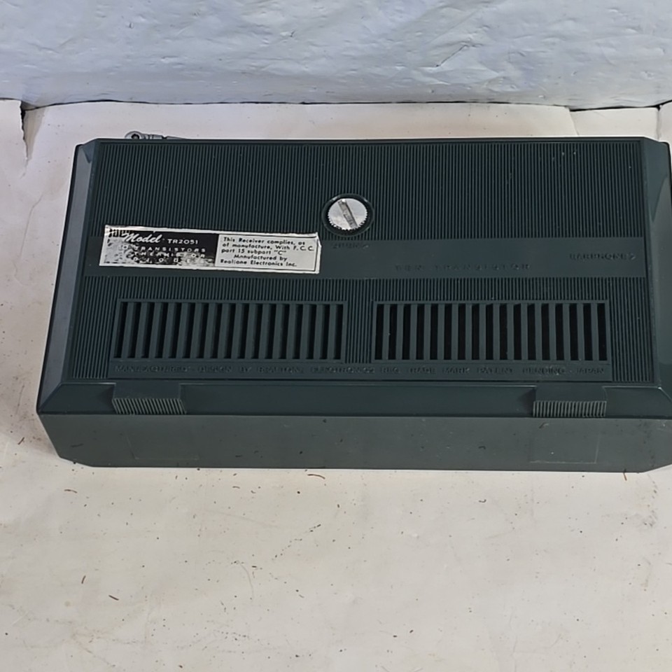 1963 Realtone TR2051 Vintage 10 transistor Am/Fm Portable Radio Leather ...