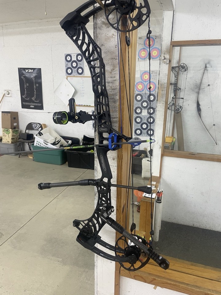 Matthew Phase 4 Bow 33 Inch 70lb Right Hand with Case Used Ready To ...