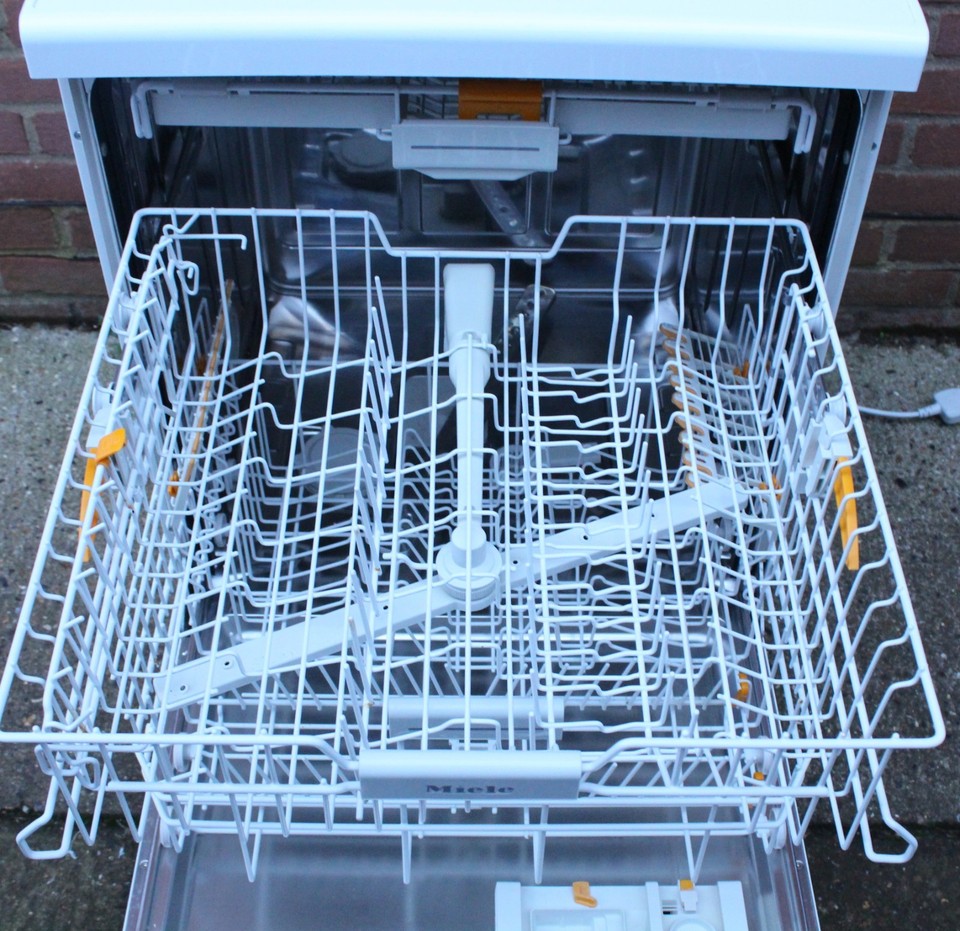 White Miele G6620 SC G6620SC 60cm Full Size Freestanding Dishwasher A ...