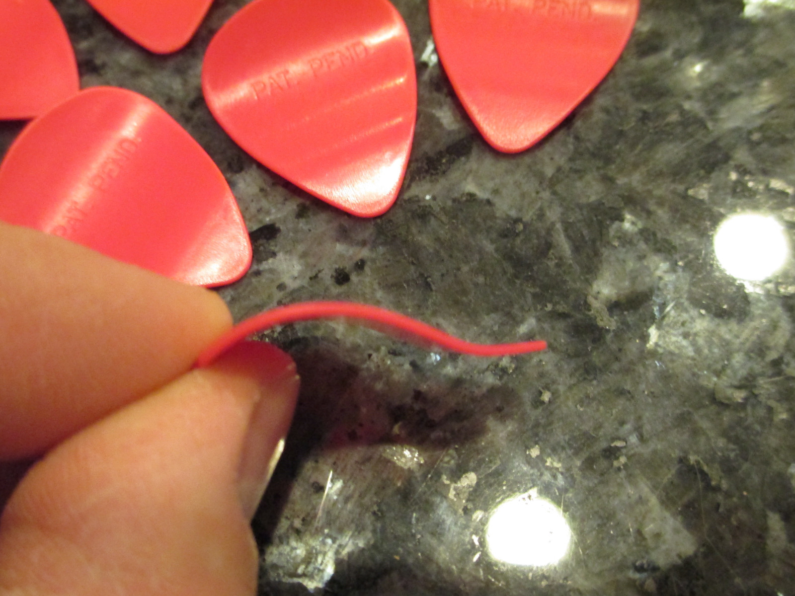 15 GRIP PICKS - CURVED GUITAR PICKS - PINK - HEAVY THICKNESS .73MM | eBay