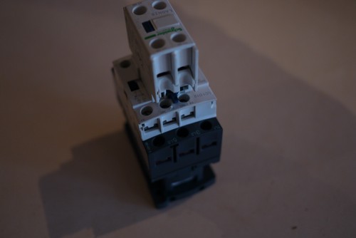 25 amp Schneider IEC/EN 60947-4-1 Magnetic Contactor 3 pole + EC/EN ...