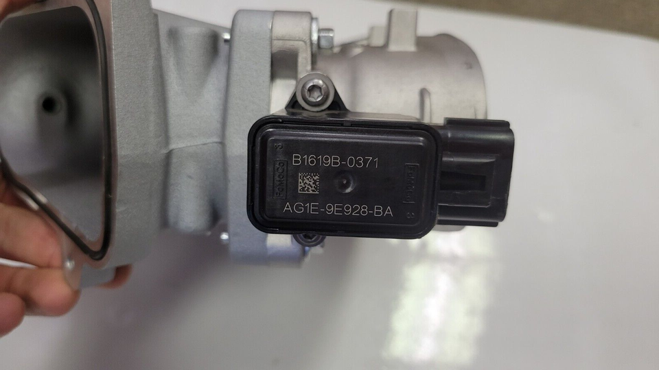 Supercharger plenum elbow and throttle body 2.3 TVS Trinity 13-14 ...