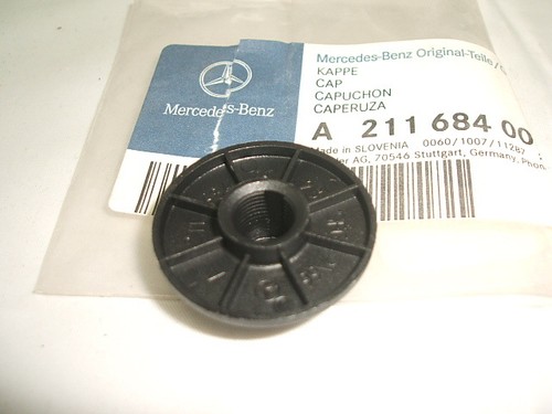 NEW Genuine Mercedes-Benz Front Floor Pan - Carpet Mat Clip ...