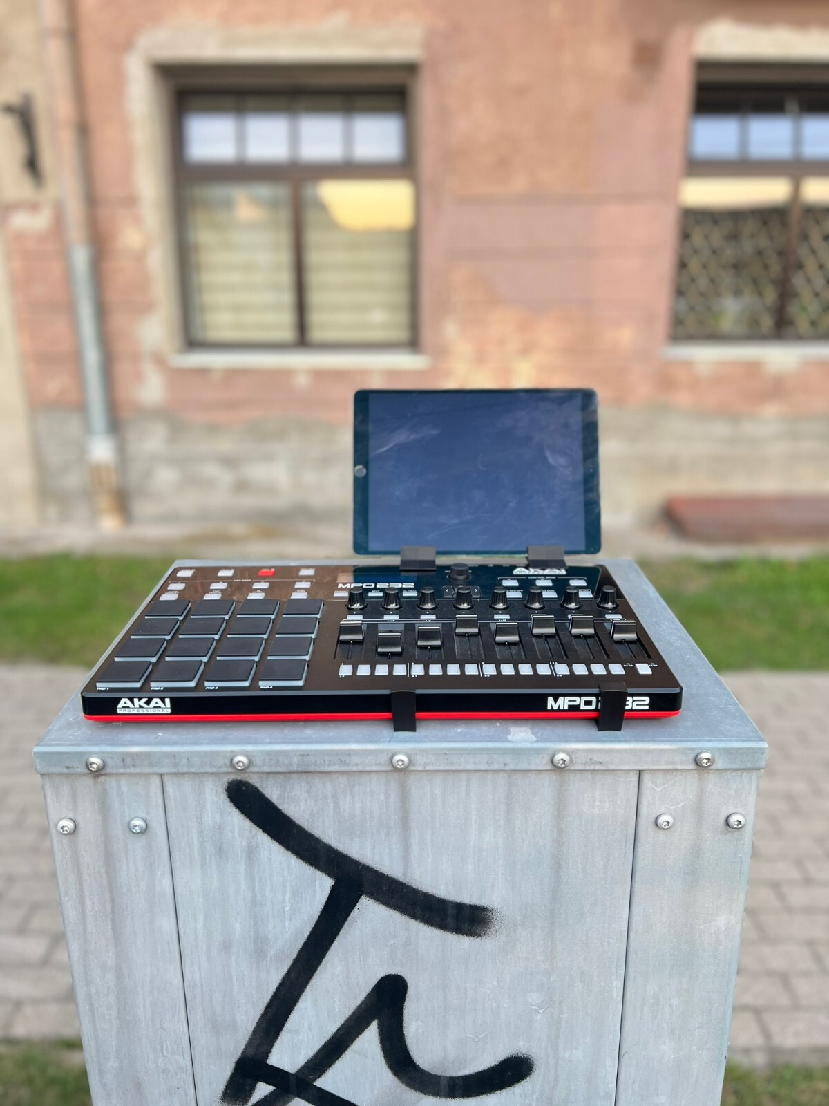 Clip Stand Holder for AKAI MPD232 Attach your IPad tablet / Iphone ...