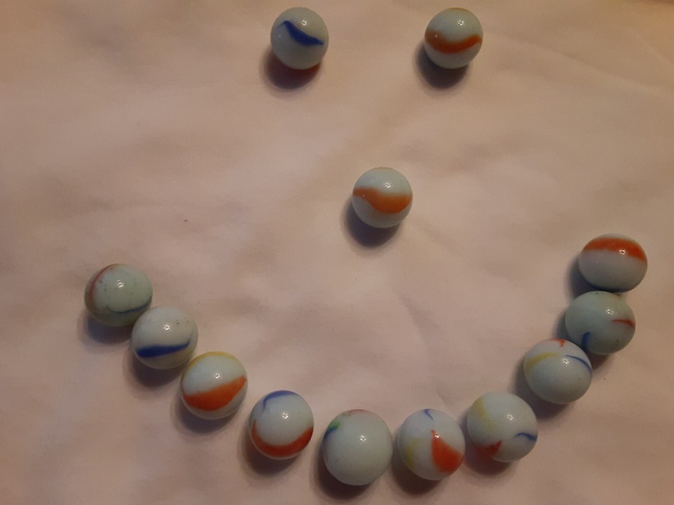 MARBLES Cats Eye White Marbles Lot weighs 6 pounds (ABOUT 500 marbles ...