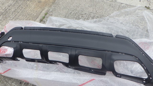 Kia X-ceed Xceed 2019 Onwards Genuine Rear Bumper With Diffuser P/n ...