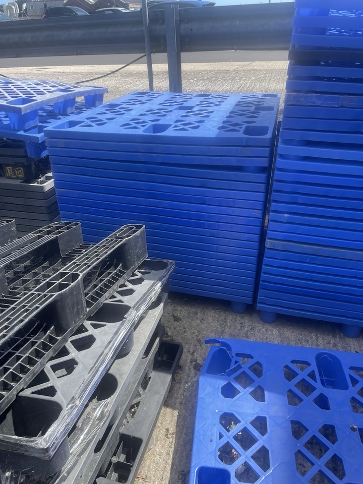 Plastic Shipping Pallets Mixed Sizes £5 Each | eBay UK