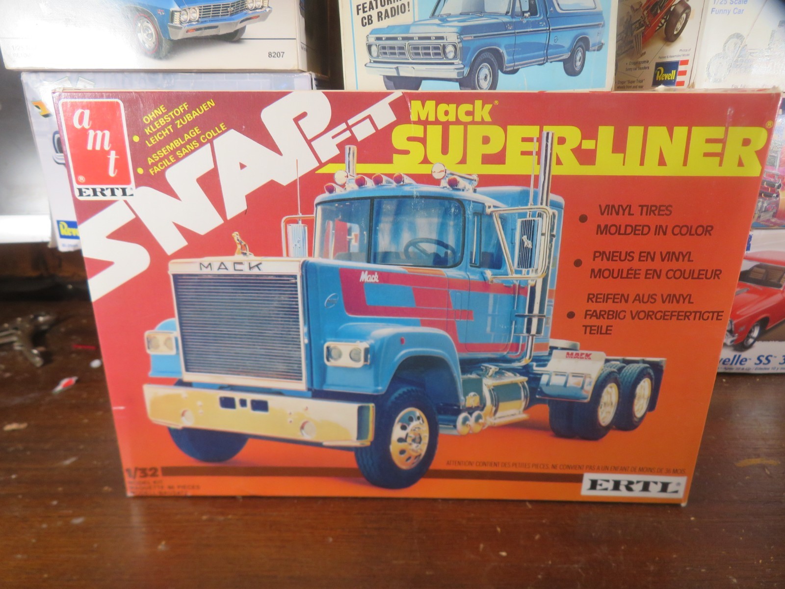 AMT Mack Super-Liner Truck Sealed Inside 1/32 | eBay