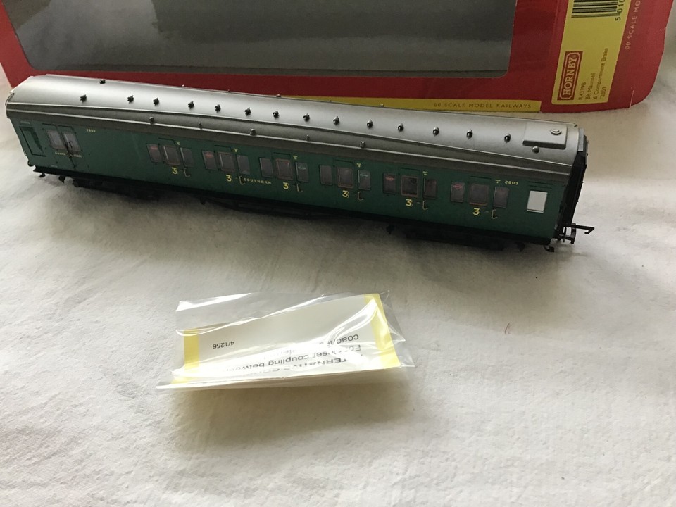 HORNBY R4339B SR MAUNSELL 6 COMPARTMENT BRAKE COACH 2803 - BOXED | eBay UK