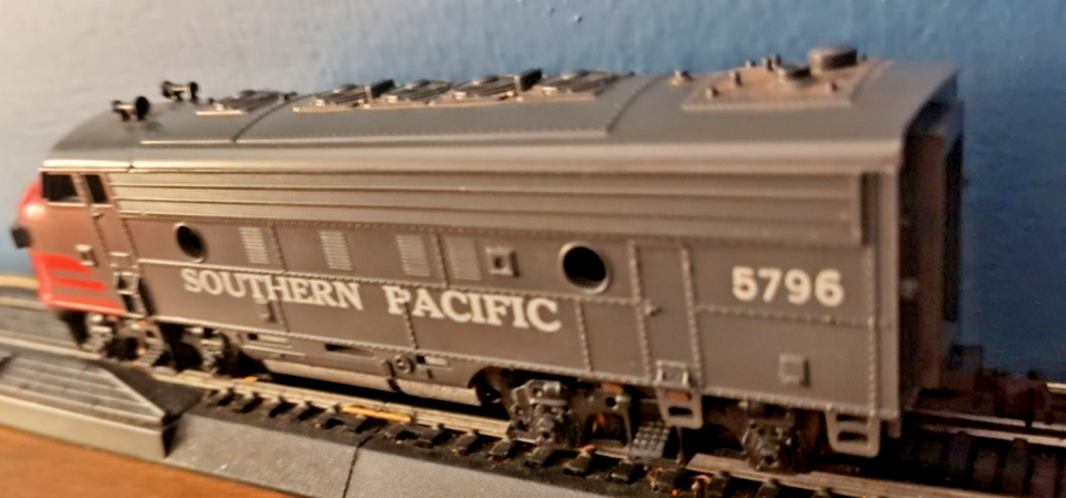 HO scale Penn Line Southern Pacific F7a diesel Locomotive no 5796 | eBay