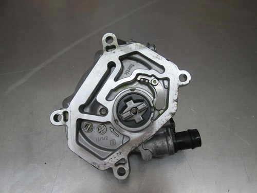 Mercedes-Benz M270 vacuum pump A2701800901 mint condition so far 180 km ...