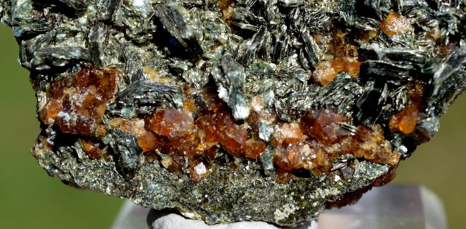 Granato Grossularia Var. Hessonite & Clinochlore 41 Grammi - Diakon ...