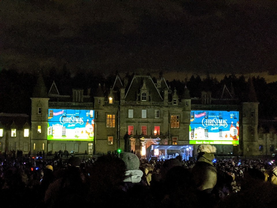 Panasonic DZ21 21,000 Lumen Projector smaller lighter low power than ...