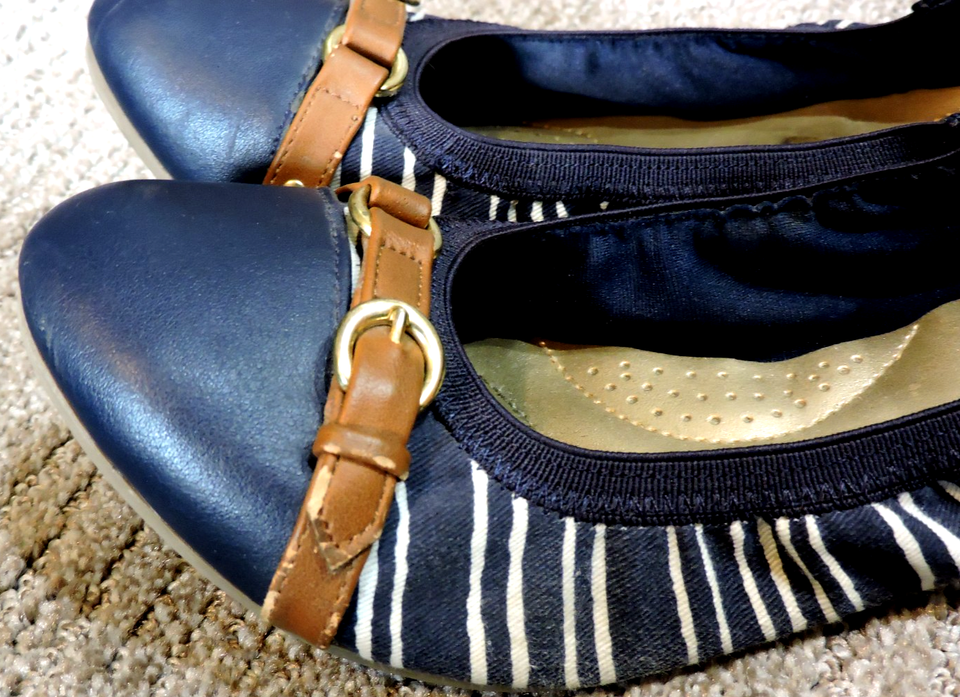 Dexflex Comfort ScrunchBelted Cap toe fabric Ballet Flats Navy/wht ...