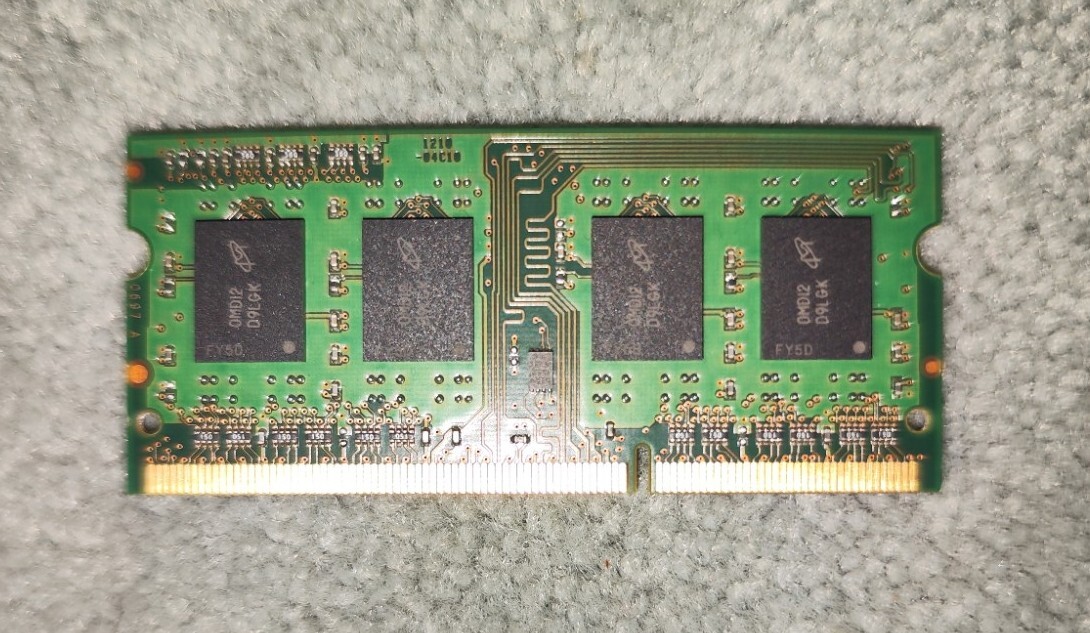 2 GB DDR3-RAM 204-pin 1Rx8 SO-DIMM PC3-10600S 'Micron MT8JSF25664HZ ...