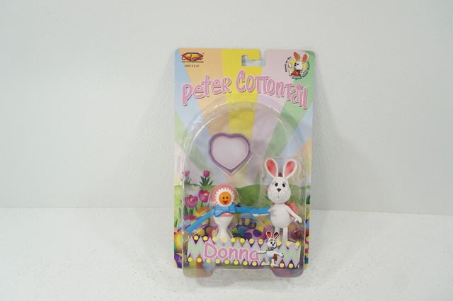 2001 Peter Cottontail Donna & Flower Action Figure Rankin Bass Diamond ...