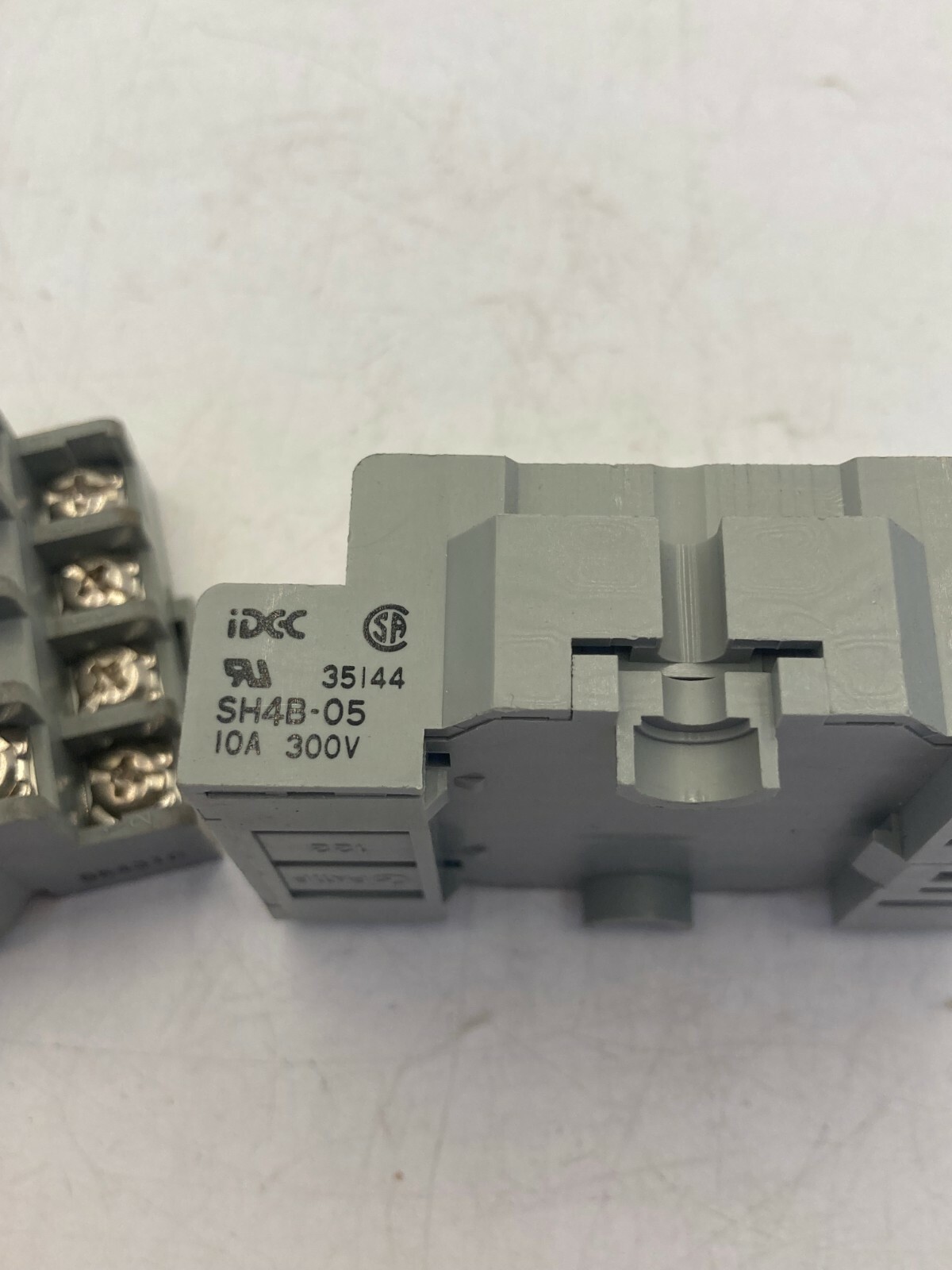 IDEC SH4B-05 RELAY SOCKET 14 BLADES 10A 300V DIN RAIL MOUNT (LOT OF 2 ...