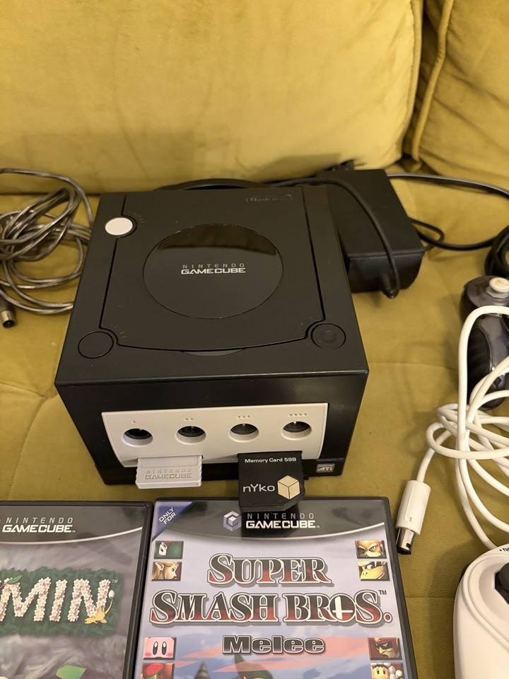Nintendo GameCube Console Bundle Controllers, Smash Bros Melee & Pikmin ...