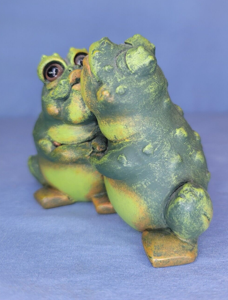 Hugging Kissing Frogs Toads 1993 Love Themed Ceramic Green Figurine ...