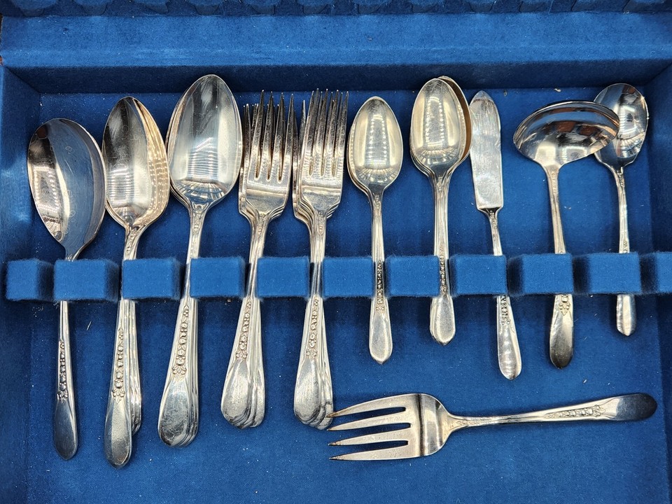 WM Rogers MFG Co Original Rogers Silverware Set of 50 Pieces - Service ...